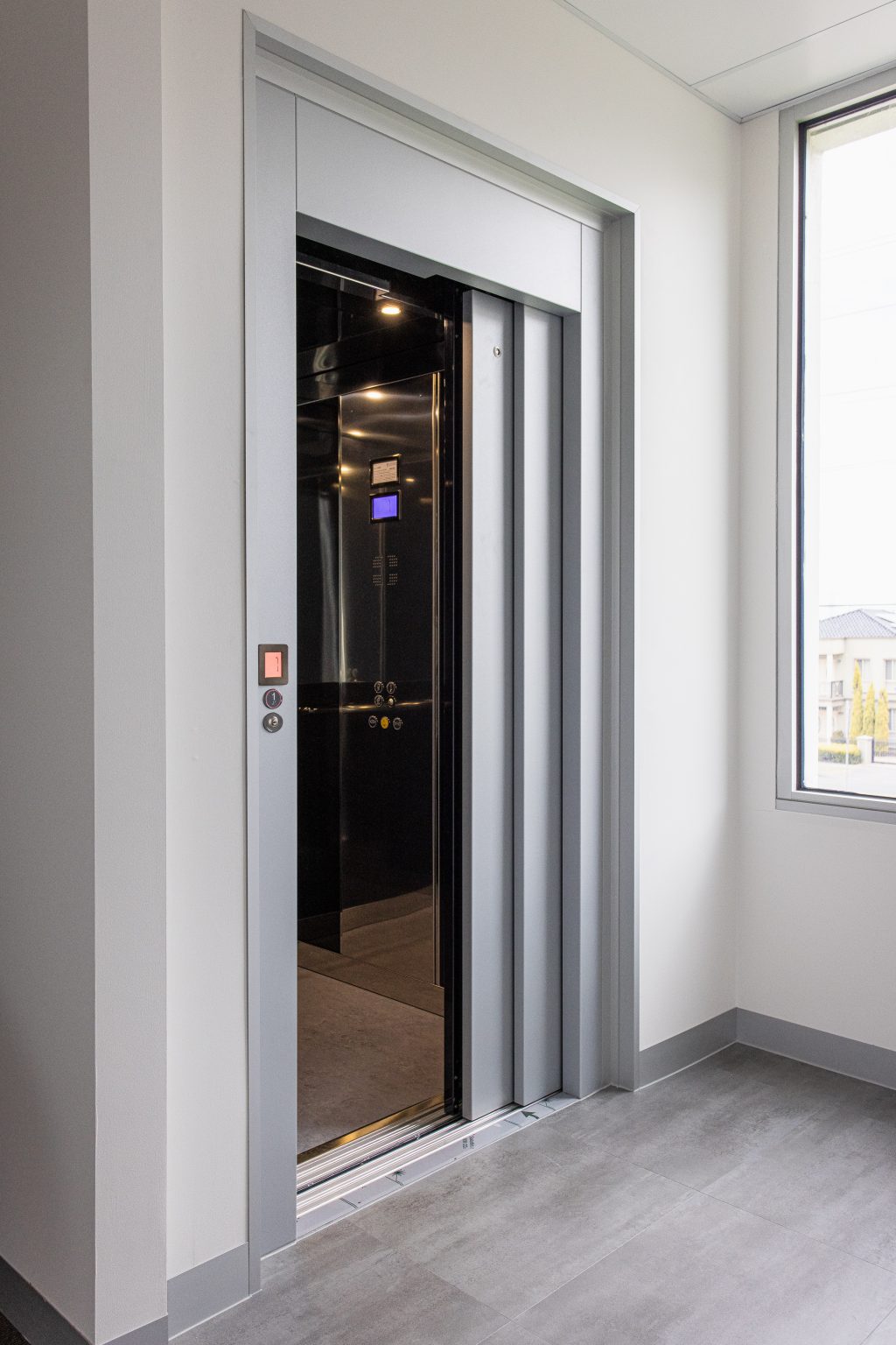 Commercial Maxi Lift - Platinum Elevators